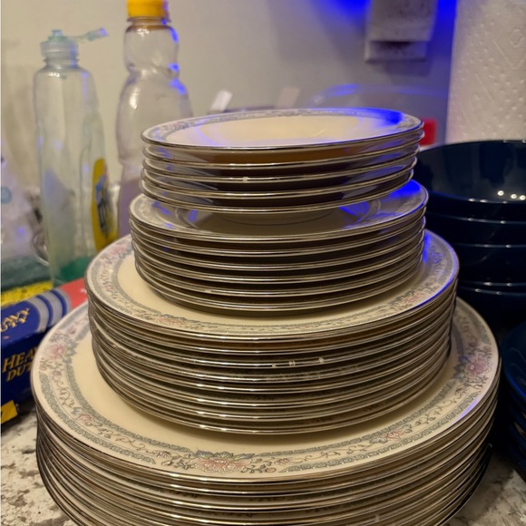 Kitchen | Elegant Floral Dinnerware Setchina Set | Poshmark